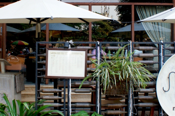 Sate your hunger – and learn sign language